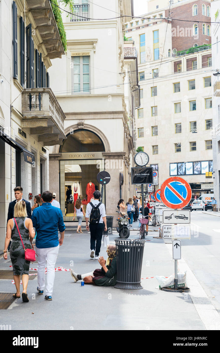 Shopping districts hi-res stock photography and images - Alamy