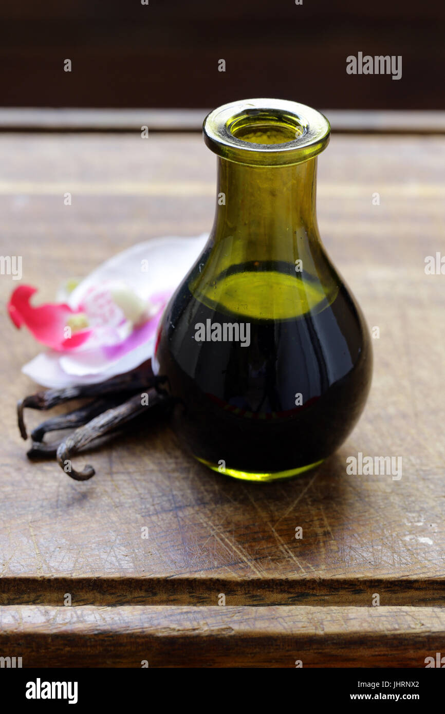 Vanilla extract bottle hi-res stock photography and images - Alamy