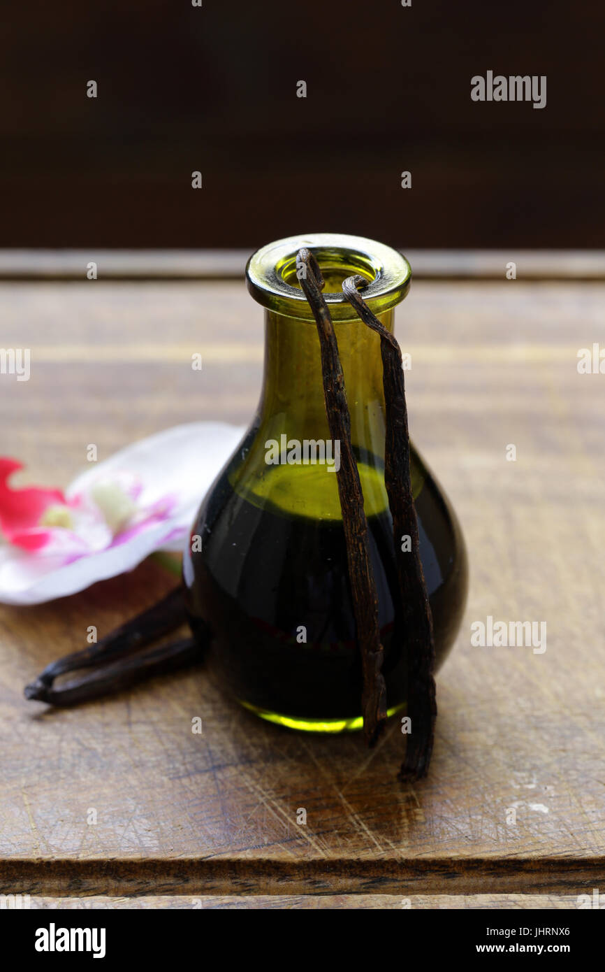 Vanilla extract in a bottle and vanilla sticks Stock Photo - Alamy