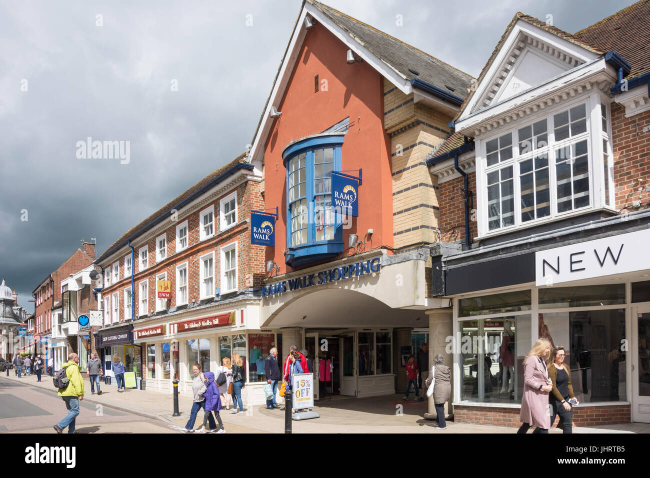Entrance to Rams Walk Shopping Centre, High Street, Petersfield ...