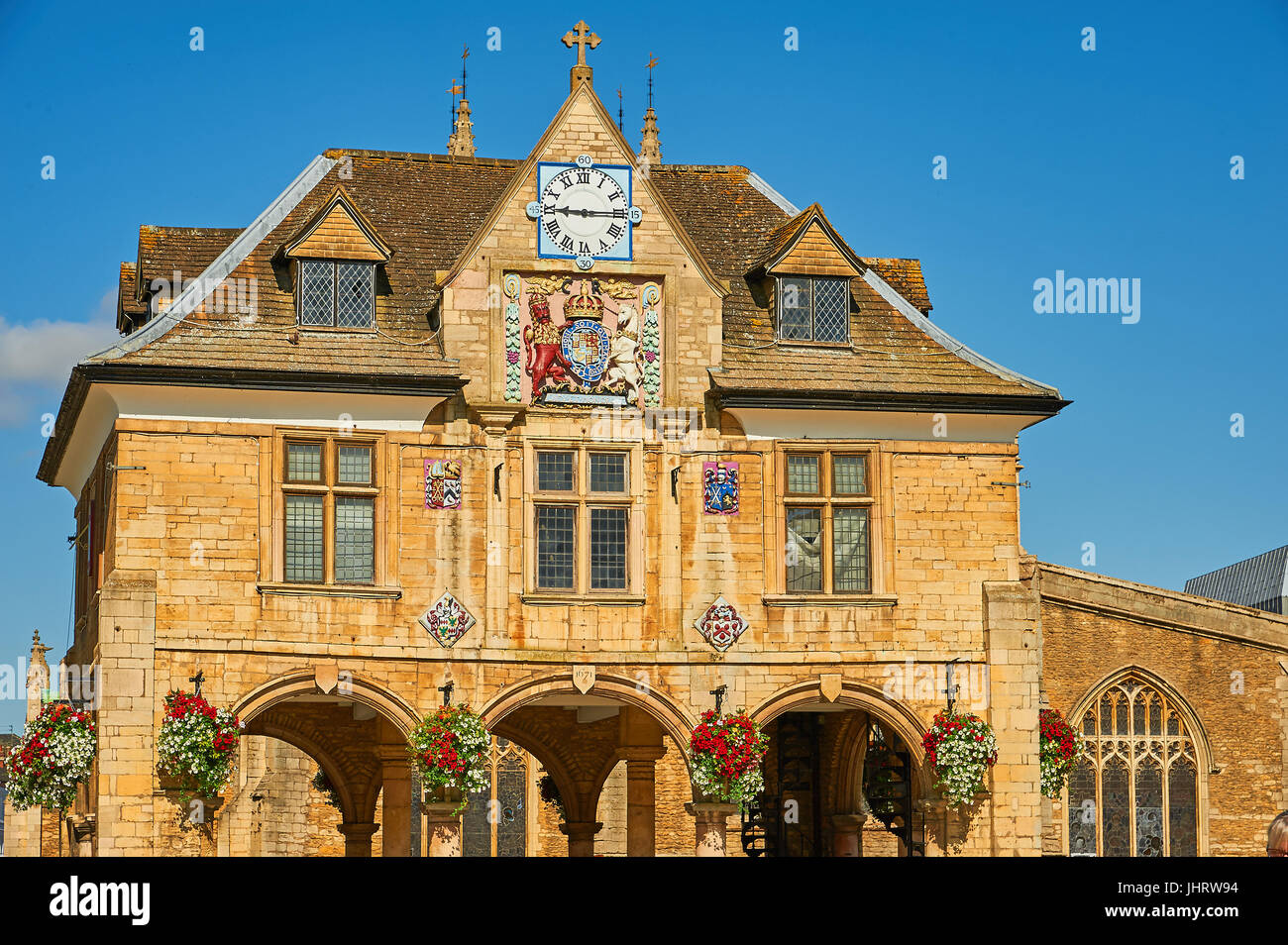 Hanging baskets hi-res stock photography and images - Alamy