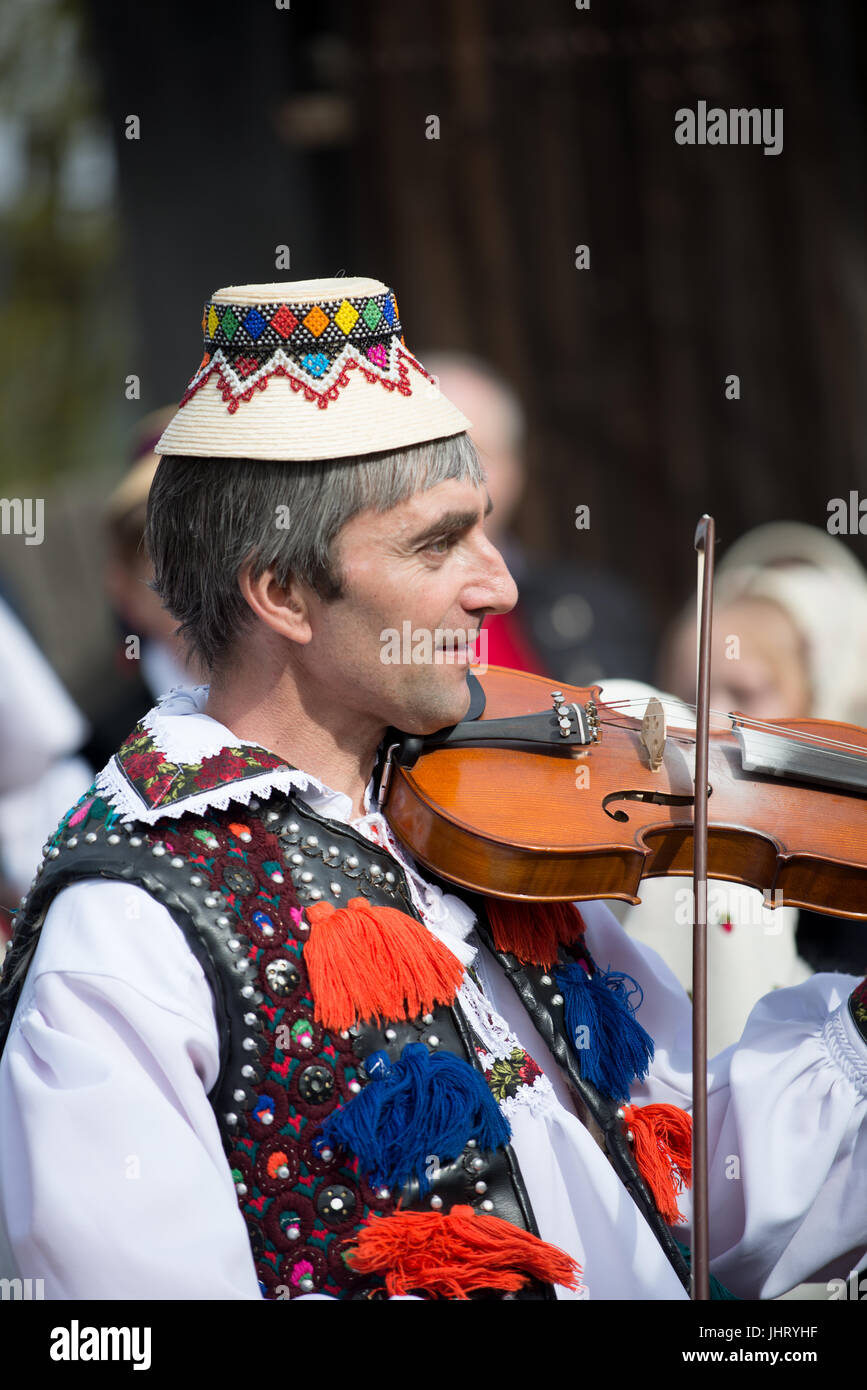 Violin player with traditional costume and hat at Folk Festival in ...