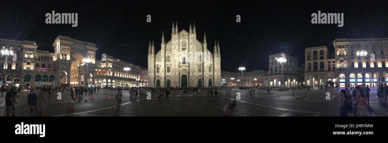 Milan piazza del duomo night historic hi-res stock photography and ...