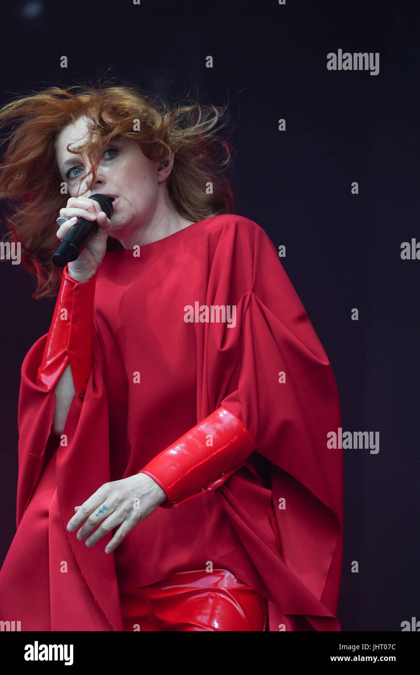 Singer alison goldfrapp hi-res stock photography and images - Alamy