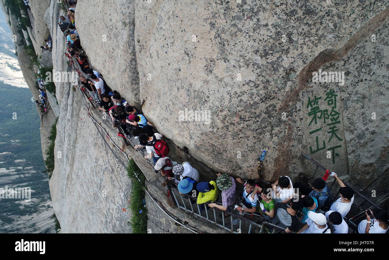 Huashan plank walk High Resolution Stock Photography and Images - Alamy