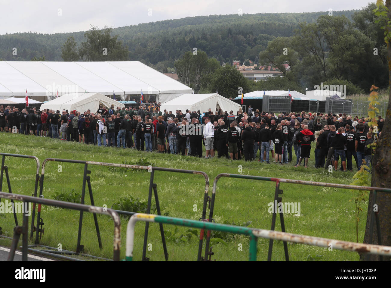 Themar, Germany. 15th July, 2017. Supporters of the right-wing scene ...