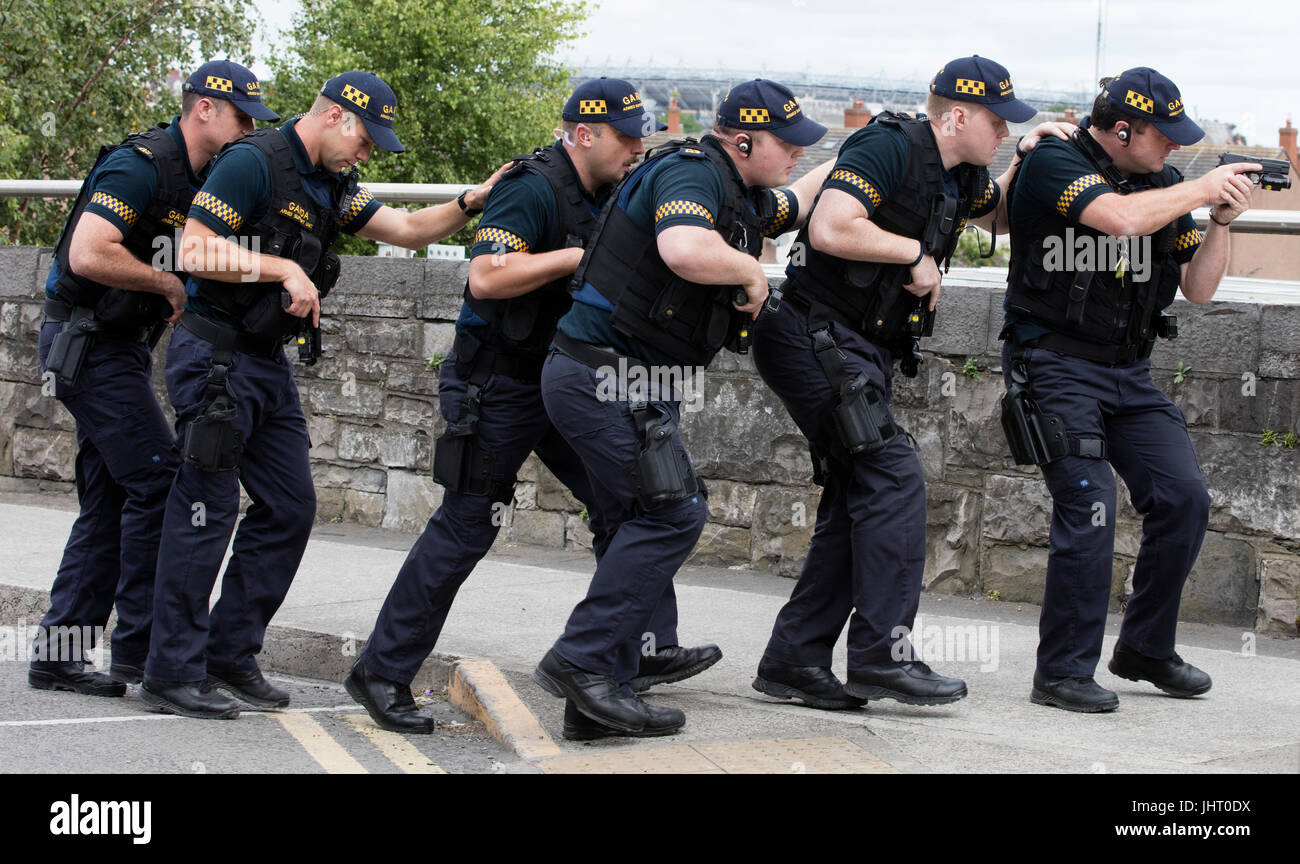 Garda armed support units hi-res stock photography and images - Alamy