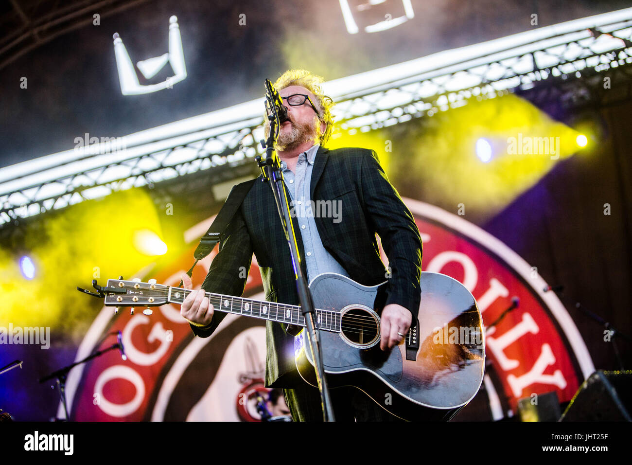 Flogging molly hi-res stock photography and images - Alamy