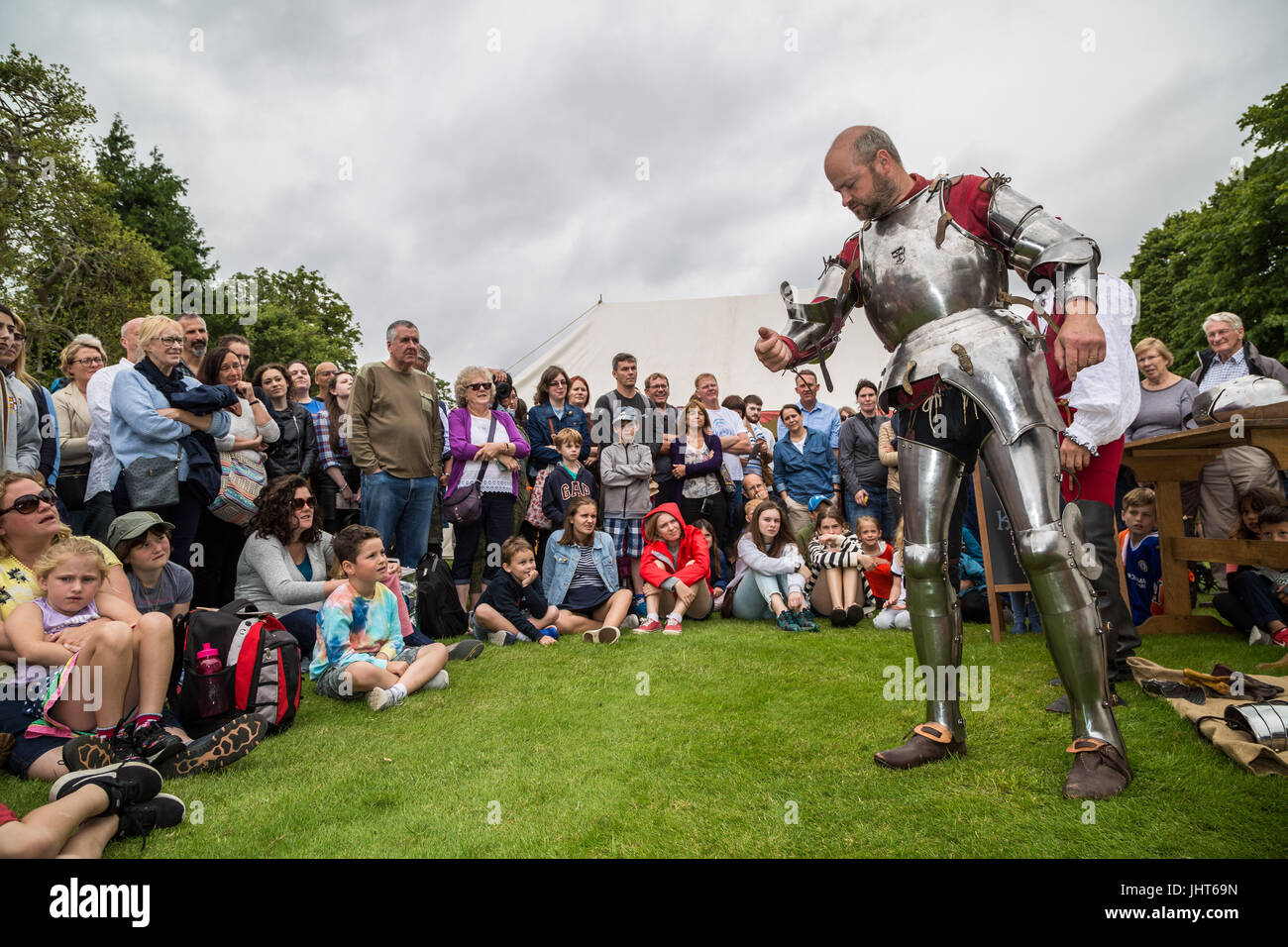 Tudor armour hi-res stock photography and images - Alamy