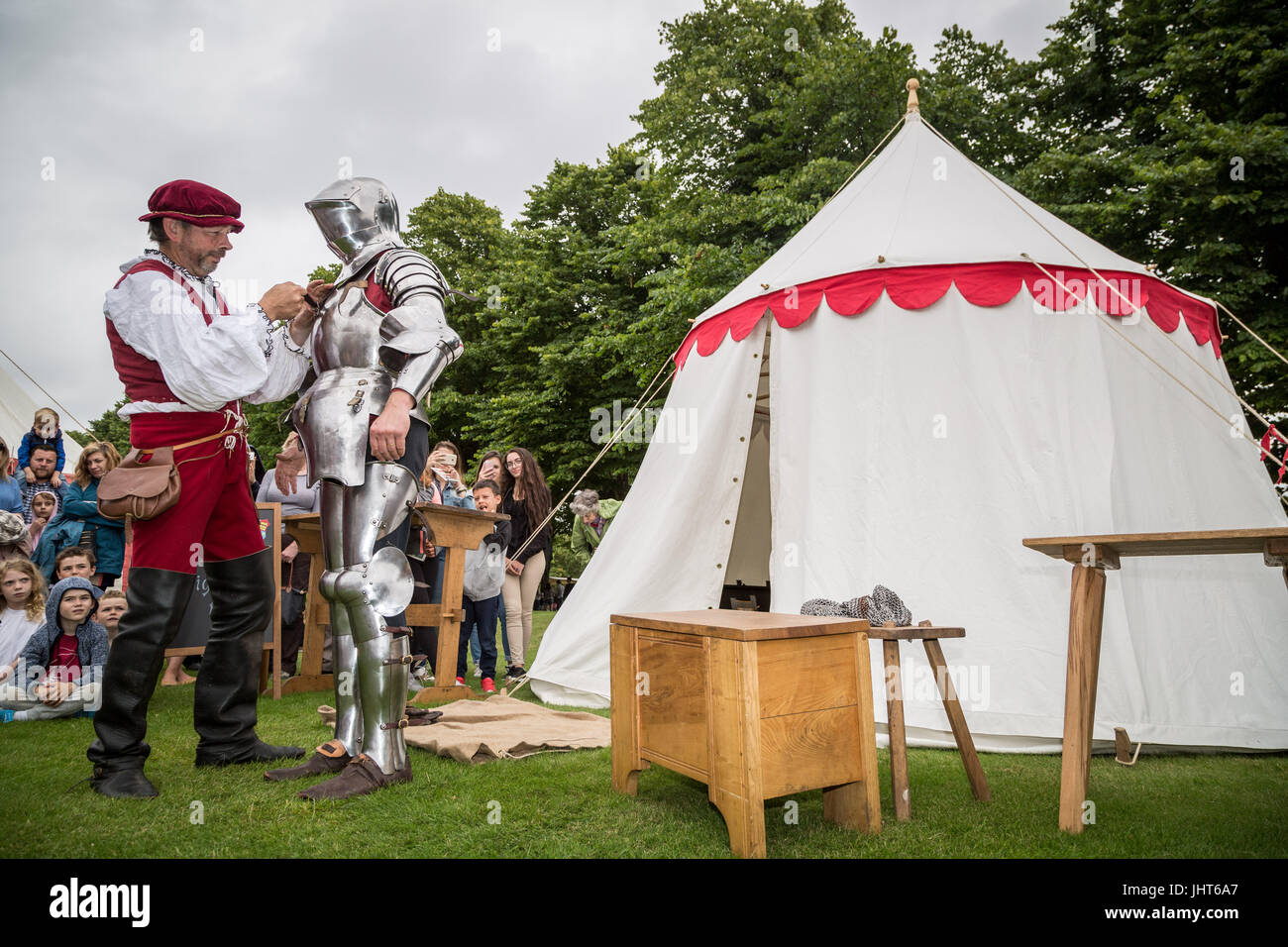 British knight amour hi-res stock photography and images - Alamy