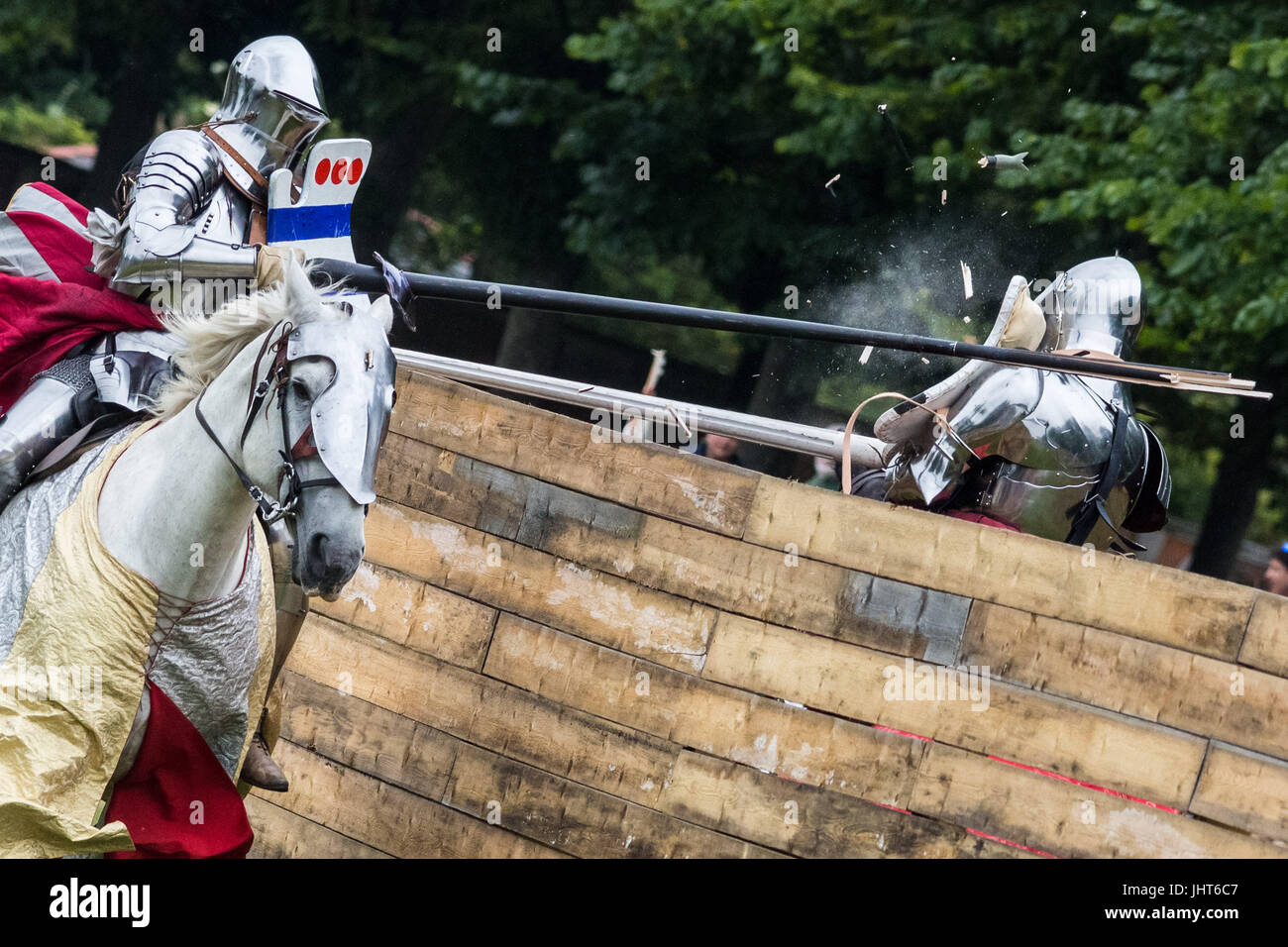 Tudor reenactment hampton court palace hi-res stock photography and ...