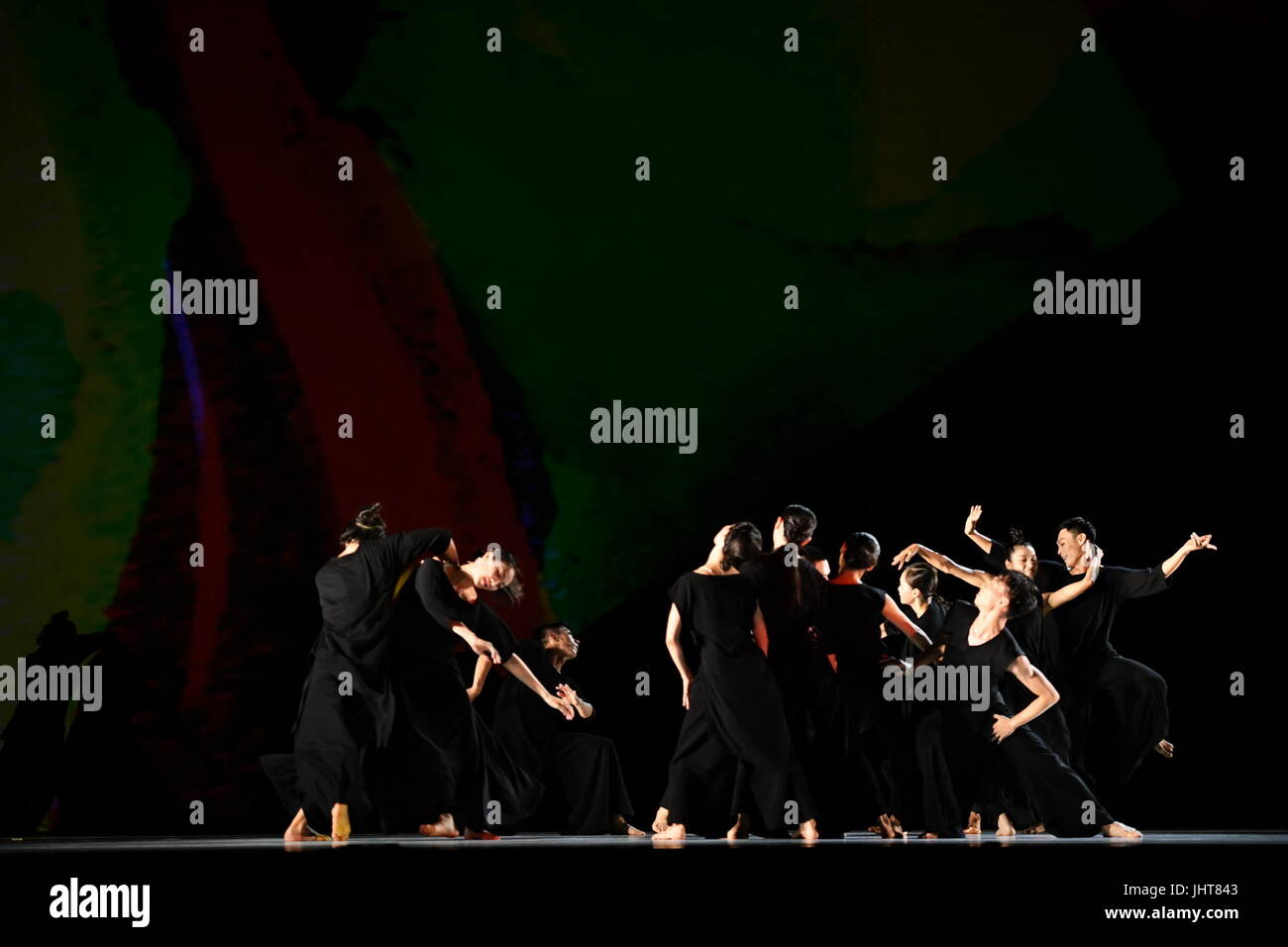 Taipei, Taiwan. 15th July, 2017. Dancers of Cloud Gate 2 perform "13 ...