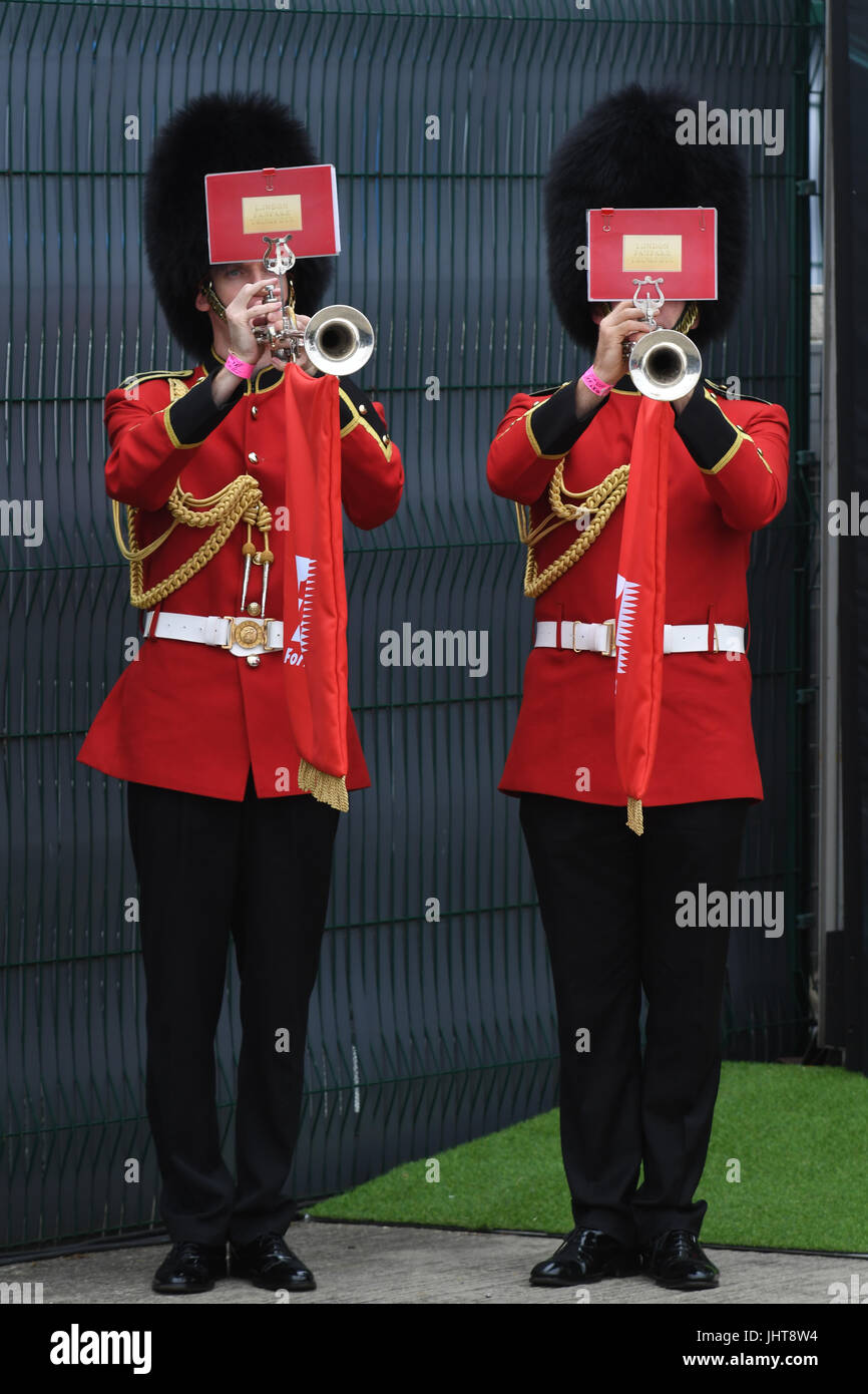 Gurads hi-res stock photography and images - Alamy