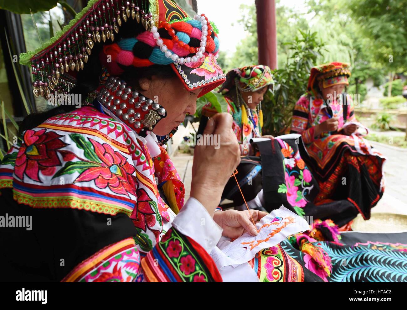 Embroidery animals hi-res stock photography and images - Alamy