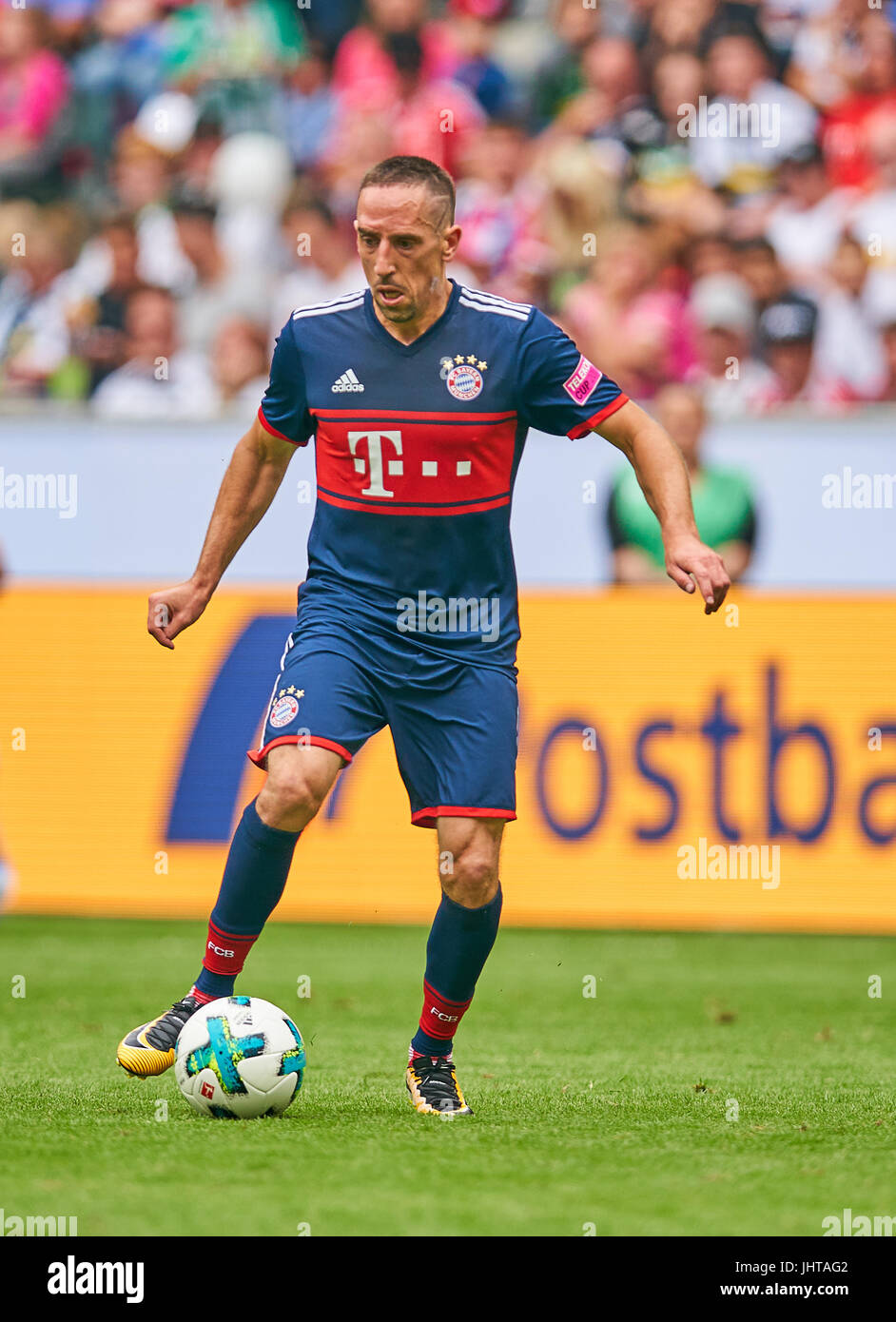 Moenchengladbach, Germany. 15th July, 2017. Franck RIBERY, FCB 7 drives ...
