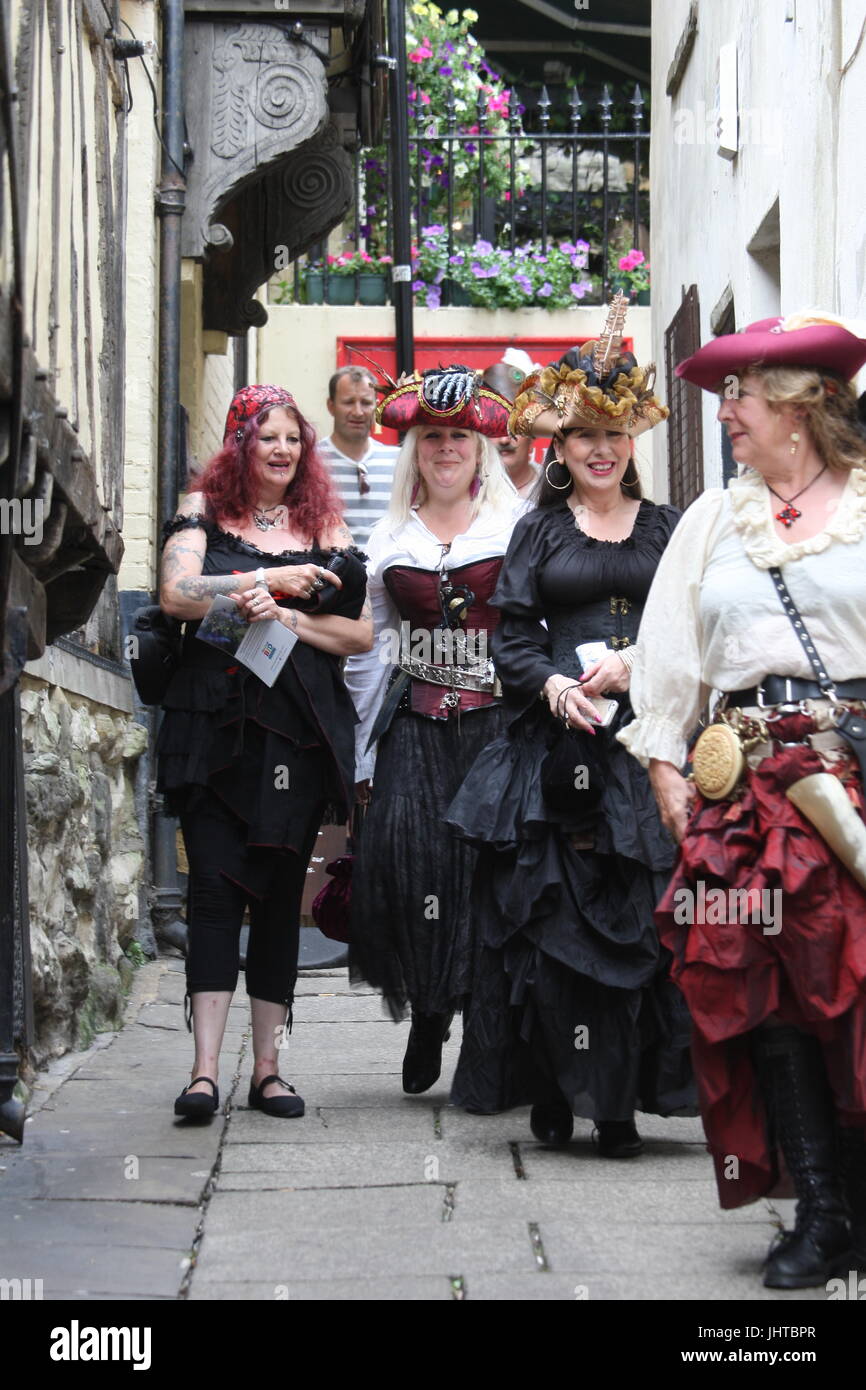 Female pirates hi-res stock photography and images - Alamy