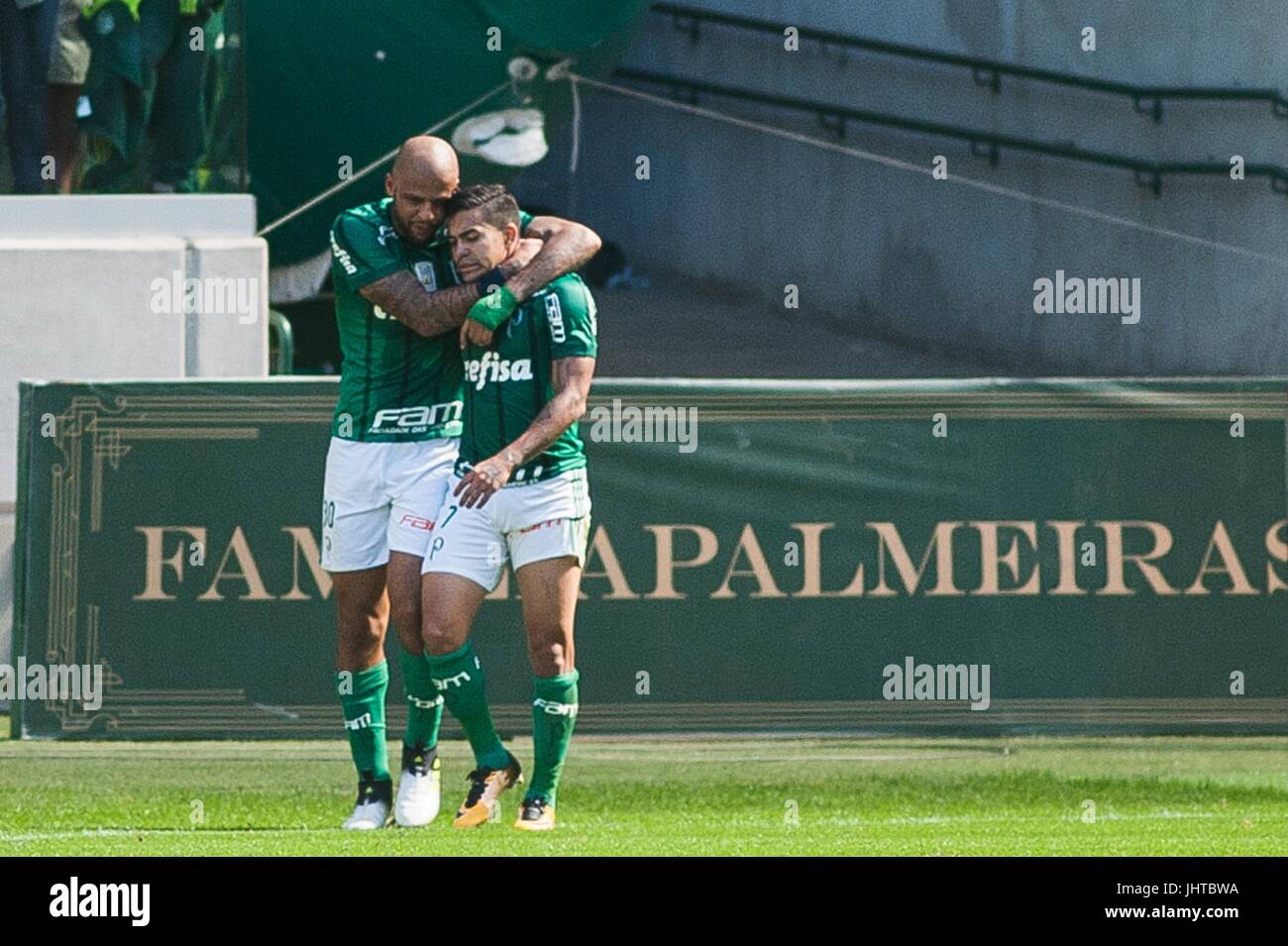 SÃO PAULO, SP - 16.07.2017: PALMEIRAS X VIT'RIA - Dudu and Felipe Melo ...