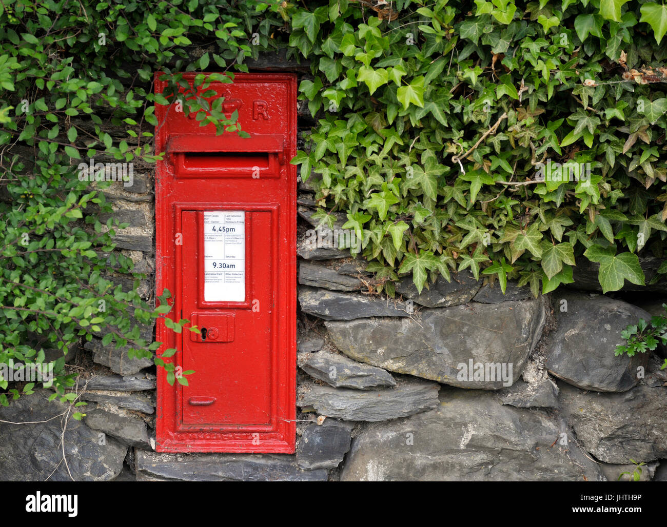 Victorian pillar wall post box hi-res stock photography and images - Alamy