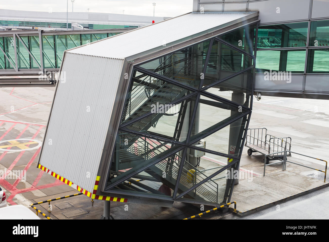 Plane boarding tunnel hi-res stock photography and images - Alamy