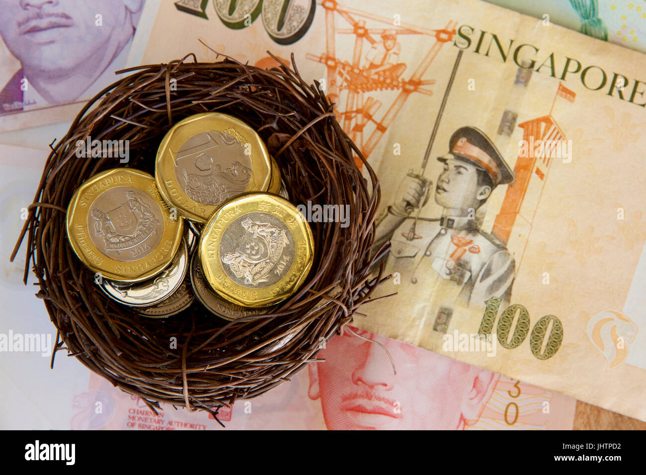 100 singapore dollar note hi-res stock photography and images - Alamy