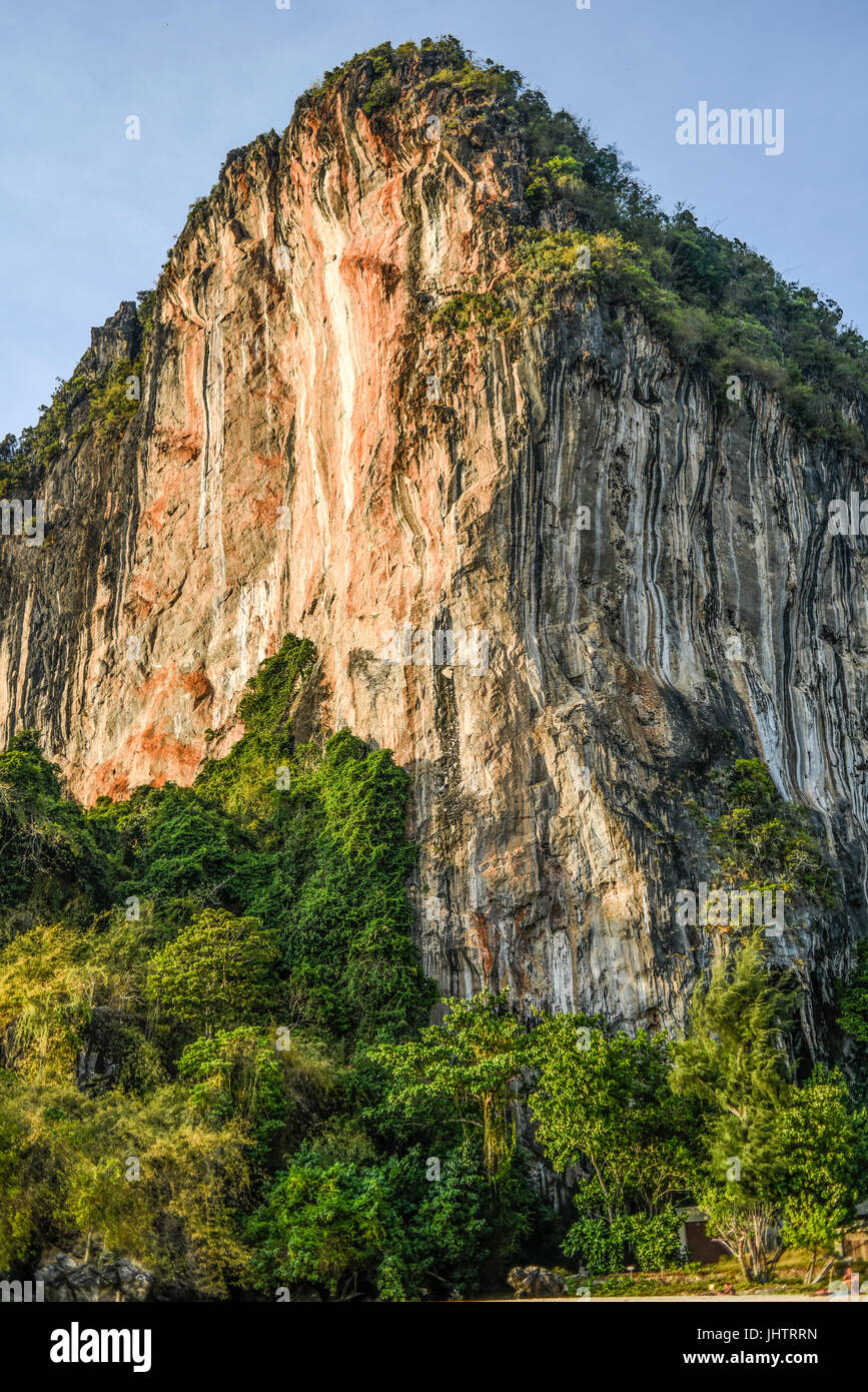 Limestone cliff on a Railey beach, Krabi in Thailand Stock Photo - Alamy