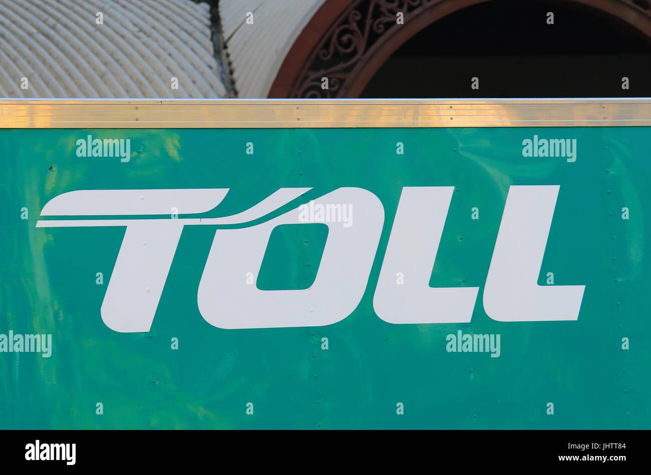 Tall logistic company Australia. Toll provides integrated logistics ...