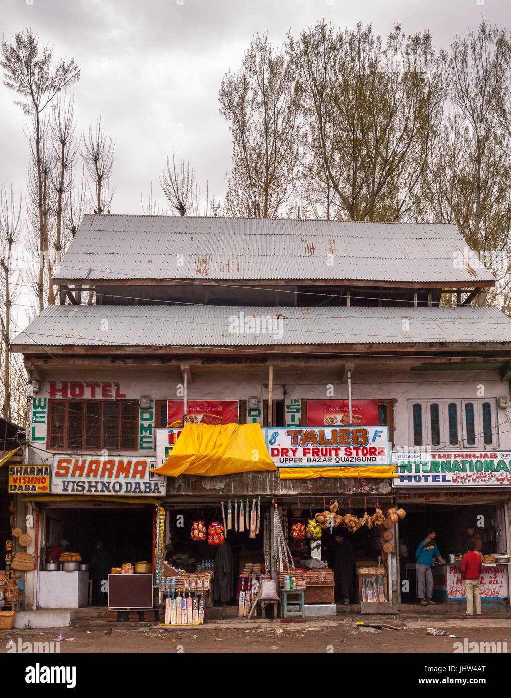 Row Of Shops India Stock Photos & Row Of Shops India Stock Images - Alamy