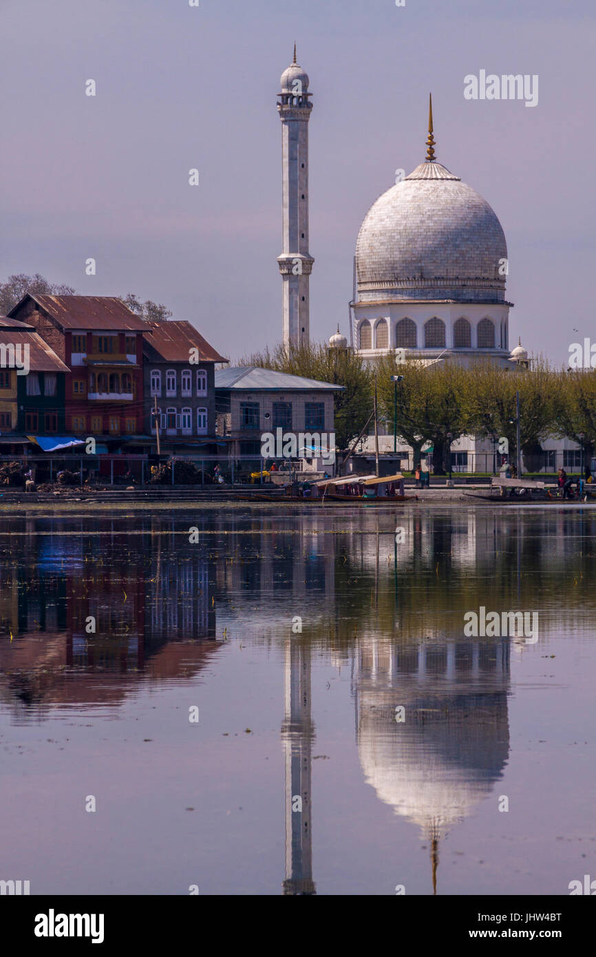 Hazratbal Shrine on the edge of Dal Lake, Srinagar Stock Photo - Alamy