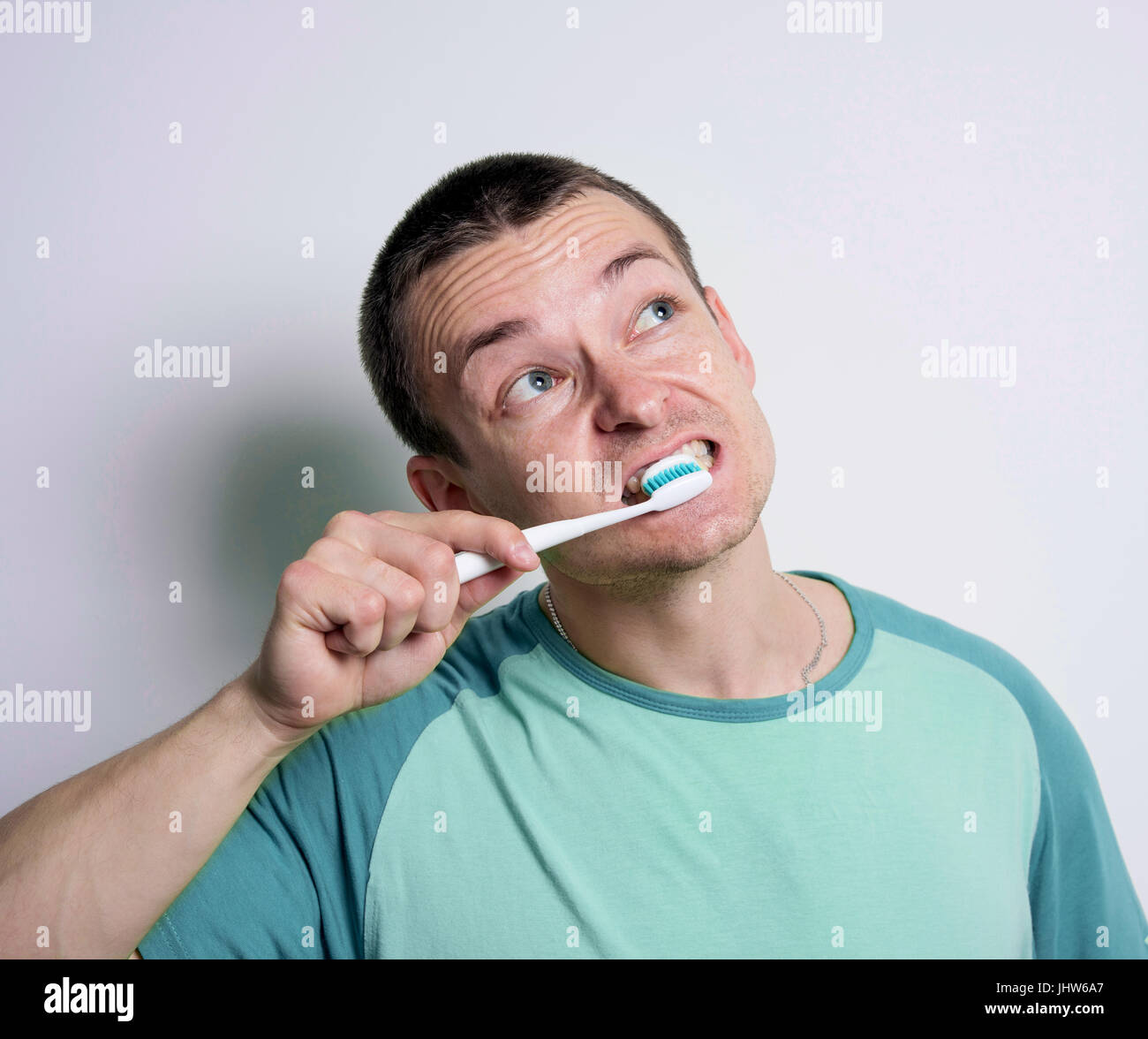 man cleans teeth Stock Photo - Alamy