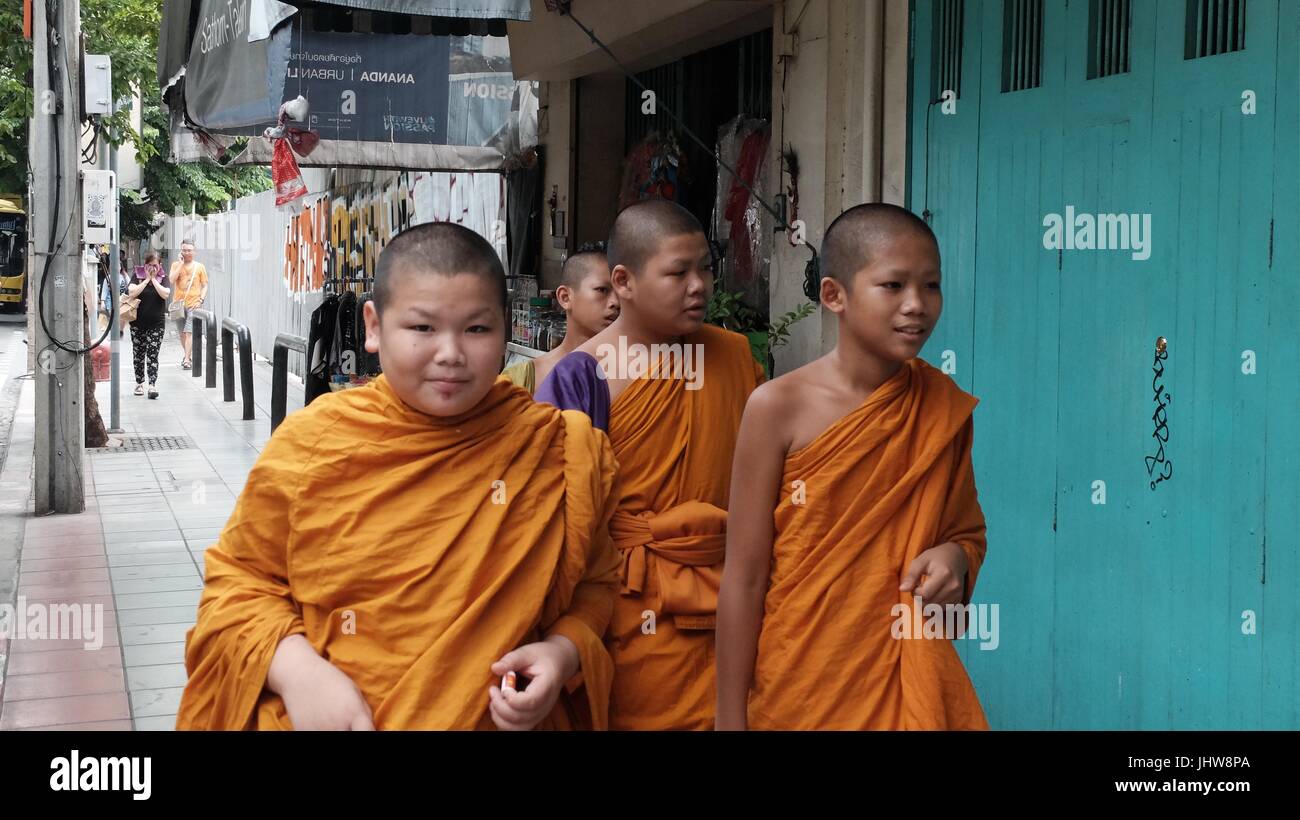 Theravada school hi-res stock photography and images - Alamy