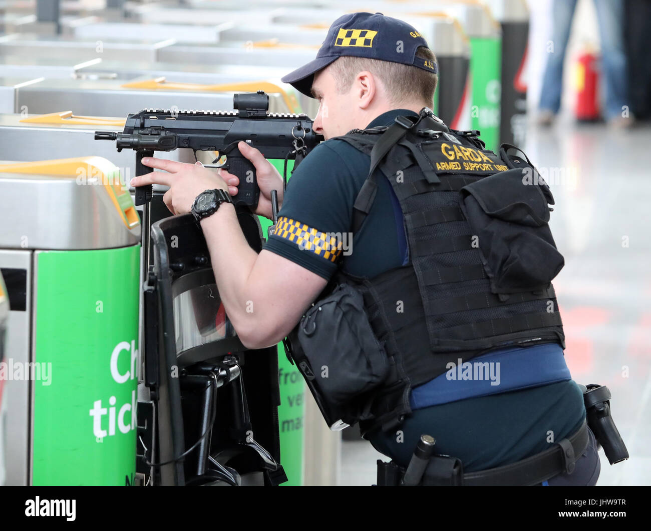 Members garda armed support unit take part hi-res stock photography and ...
