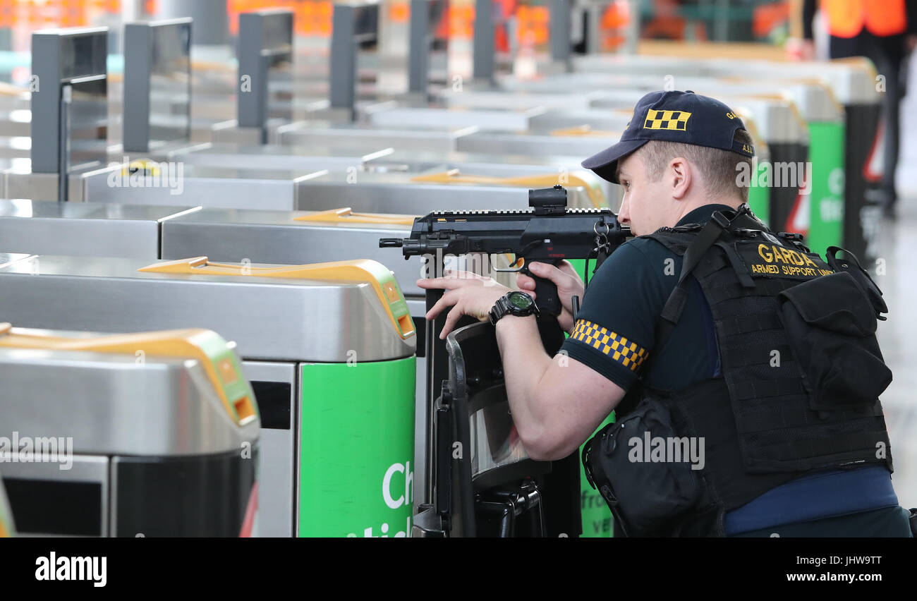 Garda armed support unit hi-res stock photography and images - Alamy