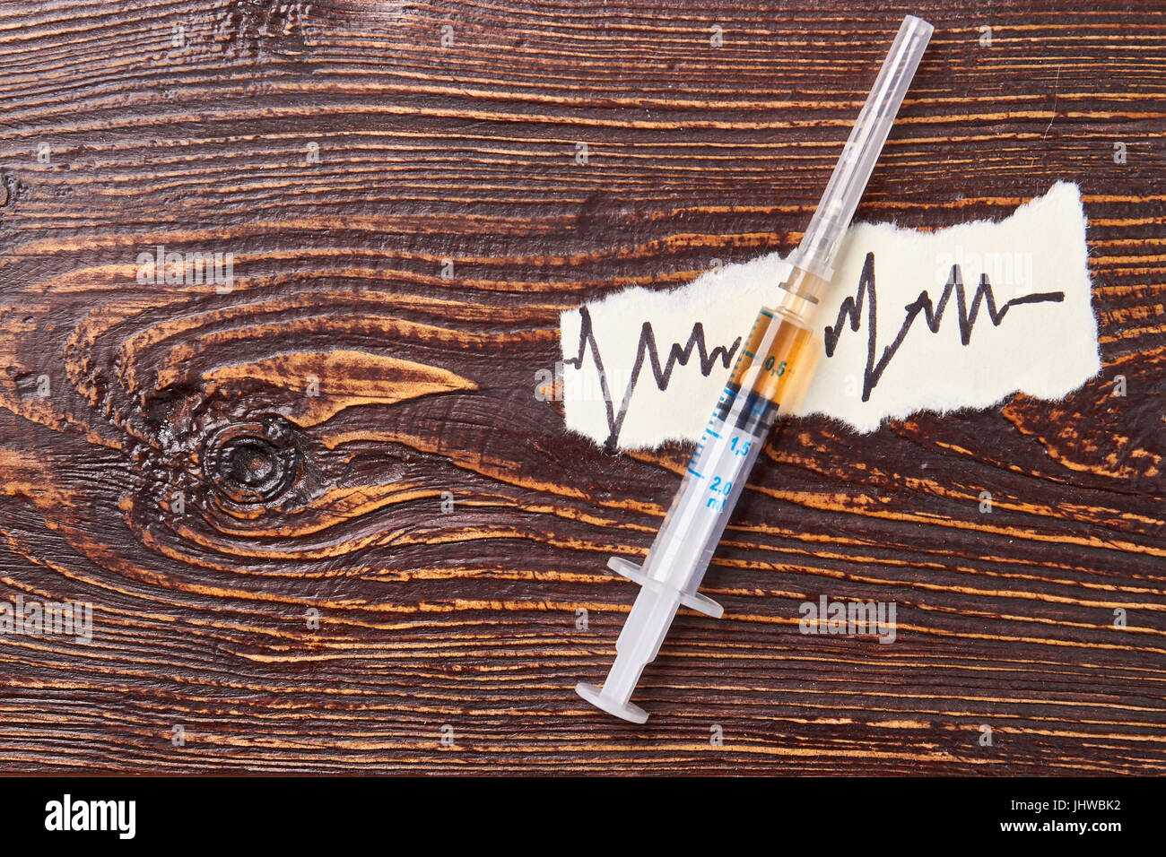Syringe with liquid, paper note Stock Photo - Alamy