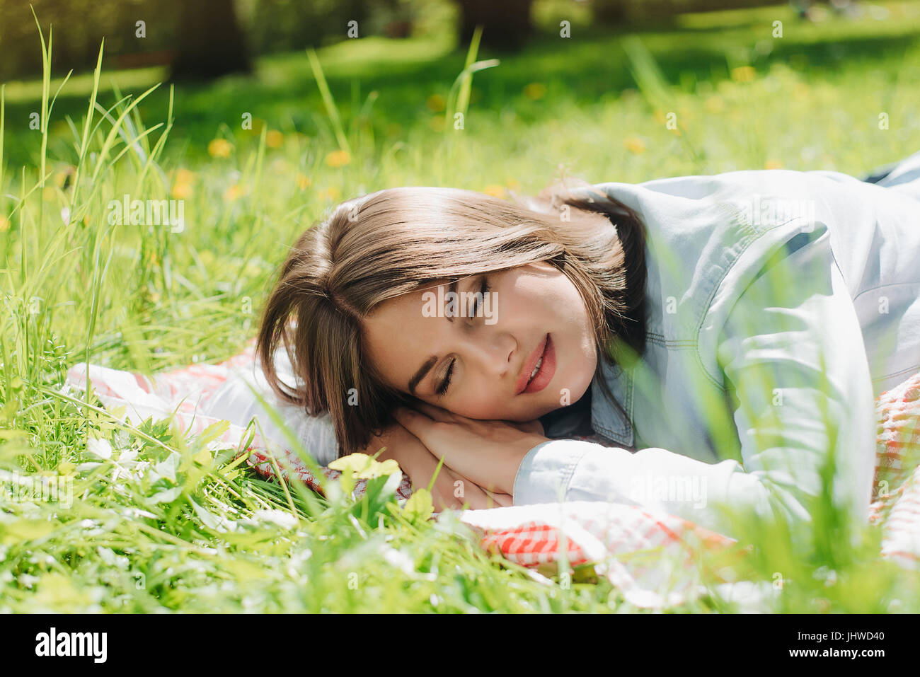 Woman nap grass hi-res stock photography and images - Alamy