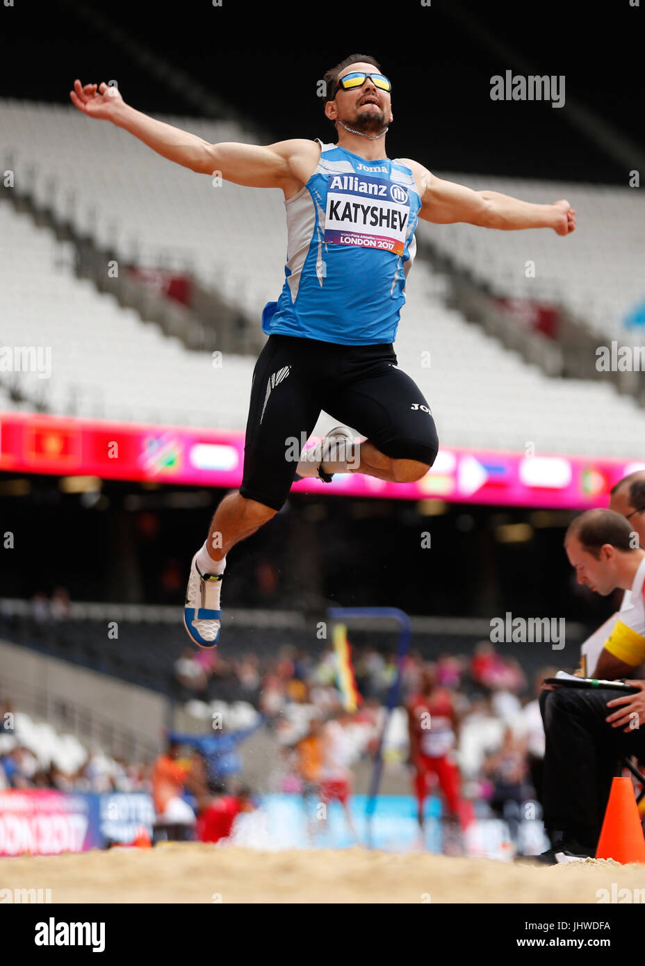 Mens long jump t11 final hi-res stock photography and images - Alamy