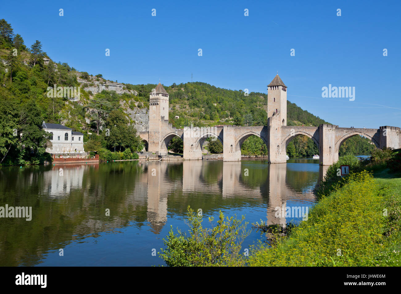 The Valentre bridge the symbol of Cahors town, France Stock Photo - Alamy