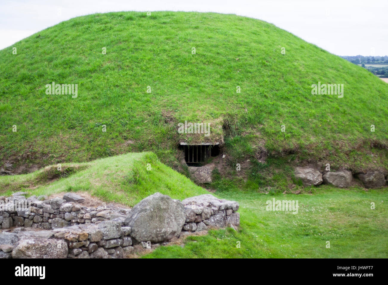 Neolithic mounds hi-res stock photography and images - Alamy