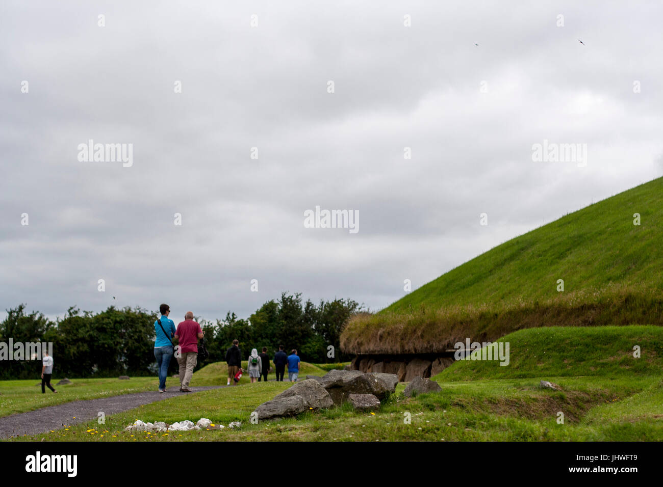 Newgrange ireland burial mound hi-res stock photography and images - Alamy