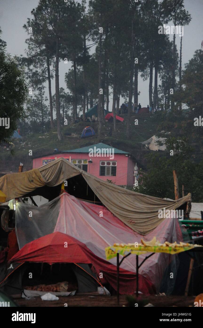 Devotees of Baba Laal Shah Qalander gather on the occasion of his ...