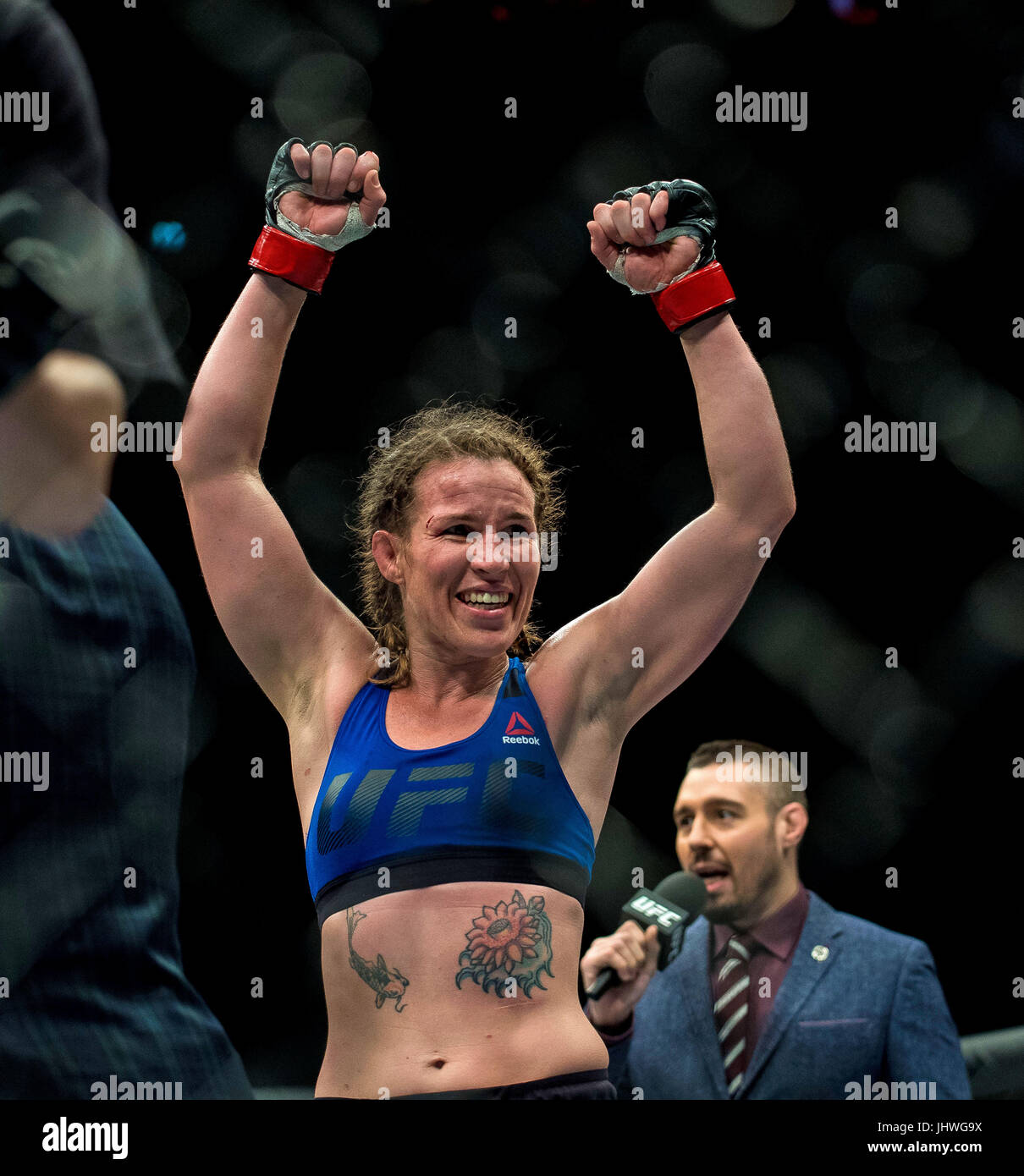 Leslie smith celebrates beating amanda lemos hi-res stock photography ...