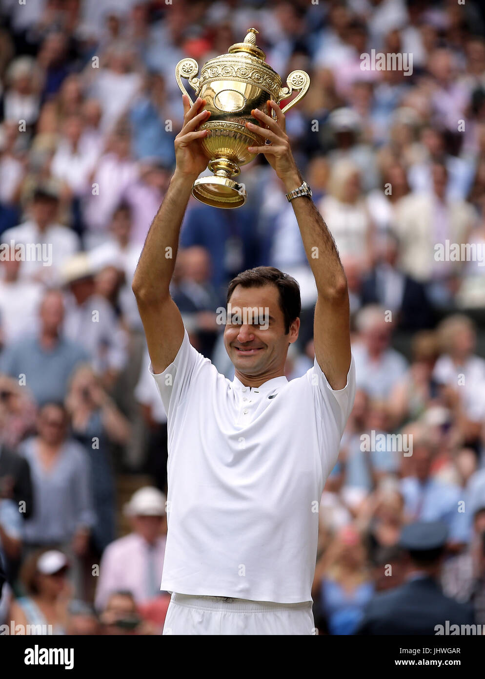 Roger Federer with the trophy after beating Marin Cilic in the ...