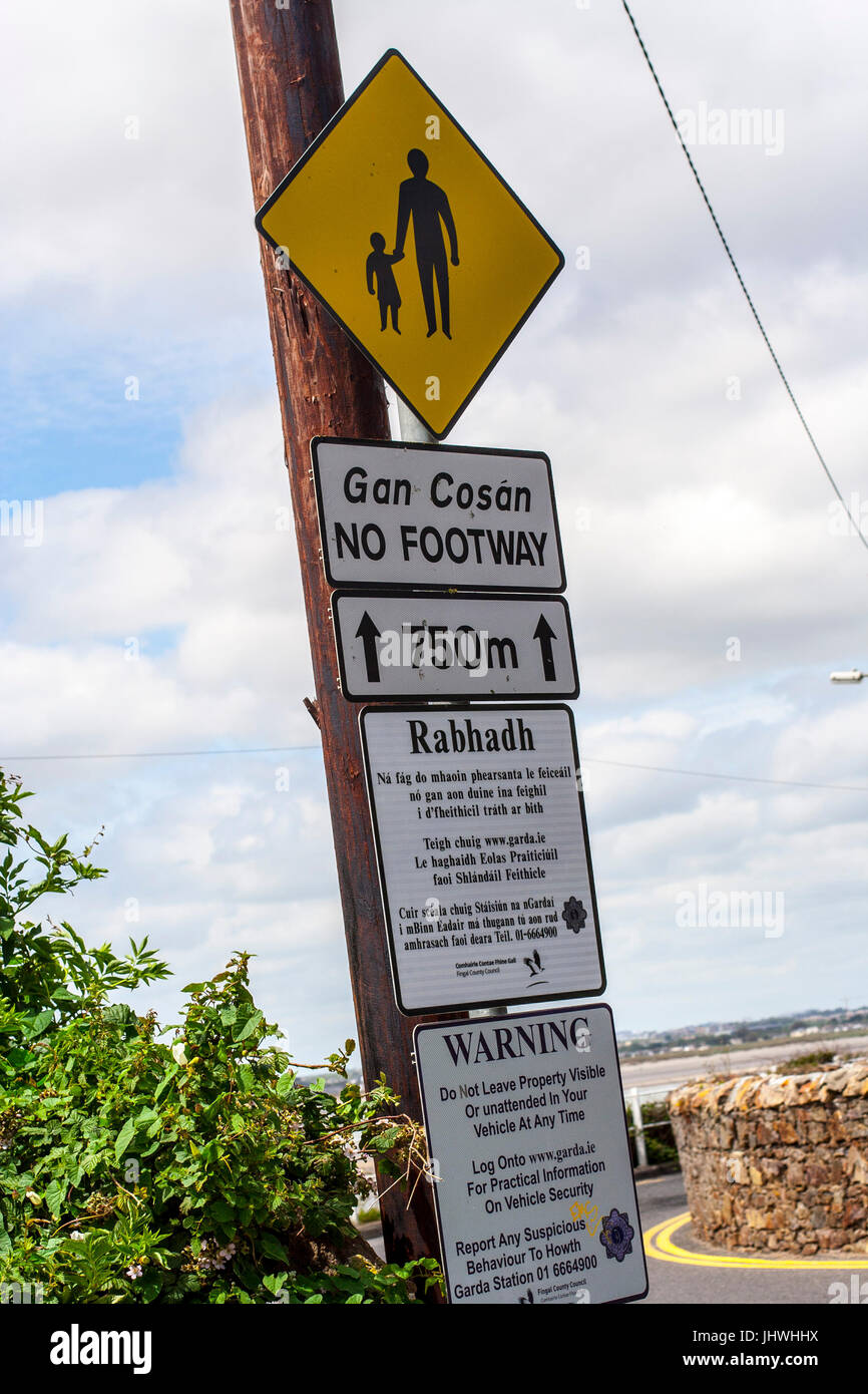 Irish road sign dublin hi-res stock photography and images - Alamy