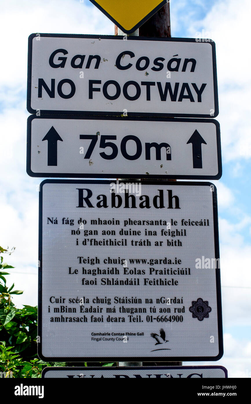 Irish road sign dublin hi-res stock photography and images - Alamy