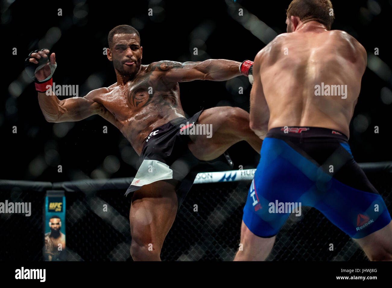 Danny Roberts defeats Bobby Nash in their welterweight bout during the ...