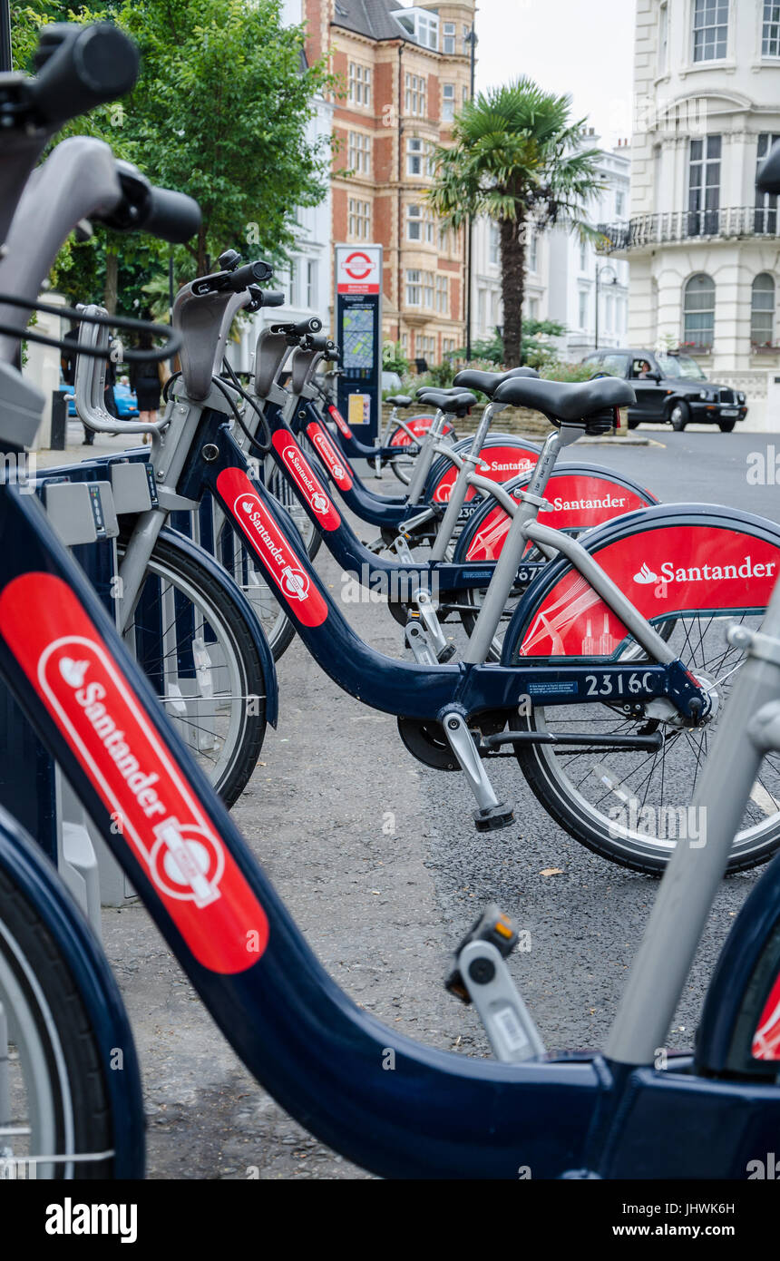 London santander cycles docking station hi-res stock photography and ...