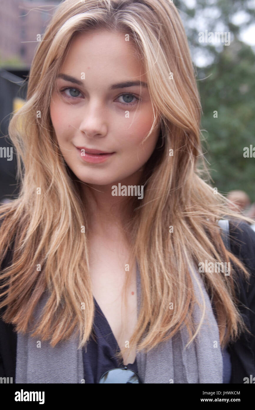 Beautiful glowing skin No makeup beauty portrait of Fashion model ...