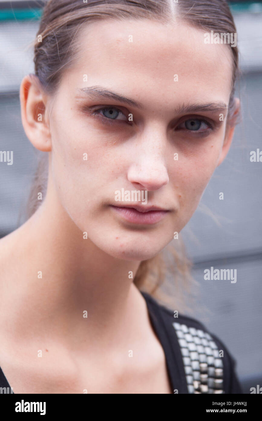 Beautiful glowing skin No makeup beauty portrait of Fashion model ...
