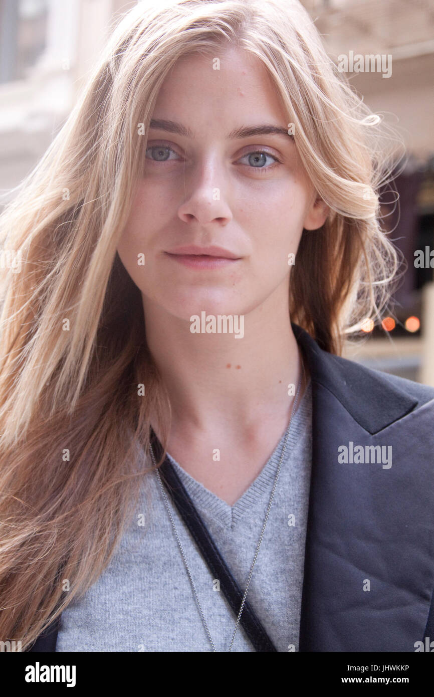 Beautiful glowing skin No makeup beauty portrait of Fashion model ...