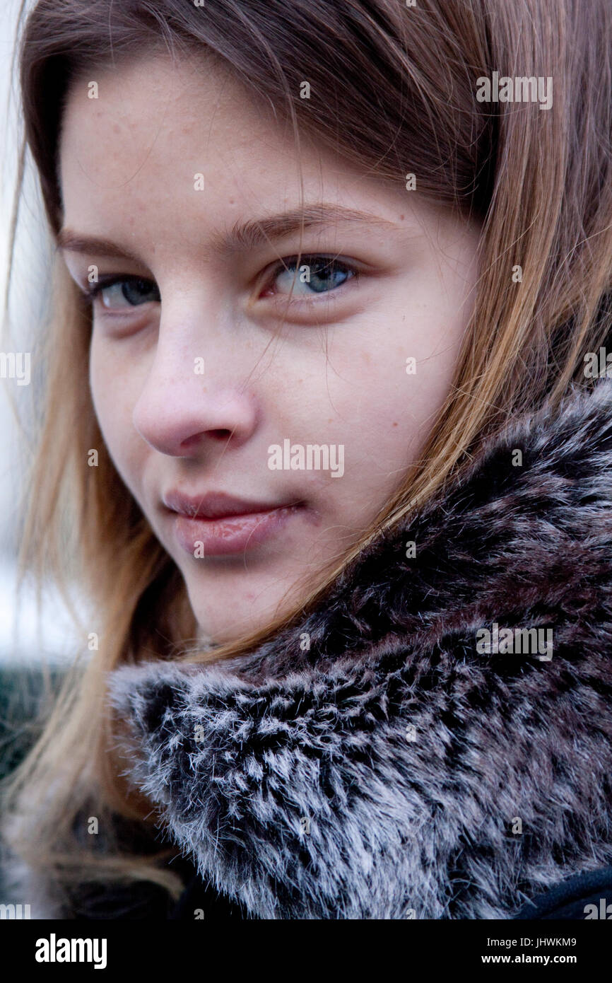 Beautiful glowing skin No makeup beauty portrait of Fashion model ...