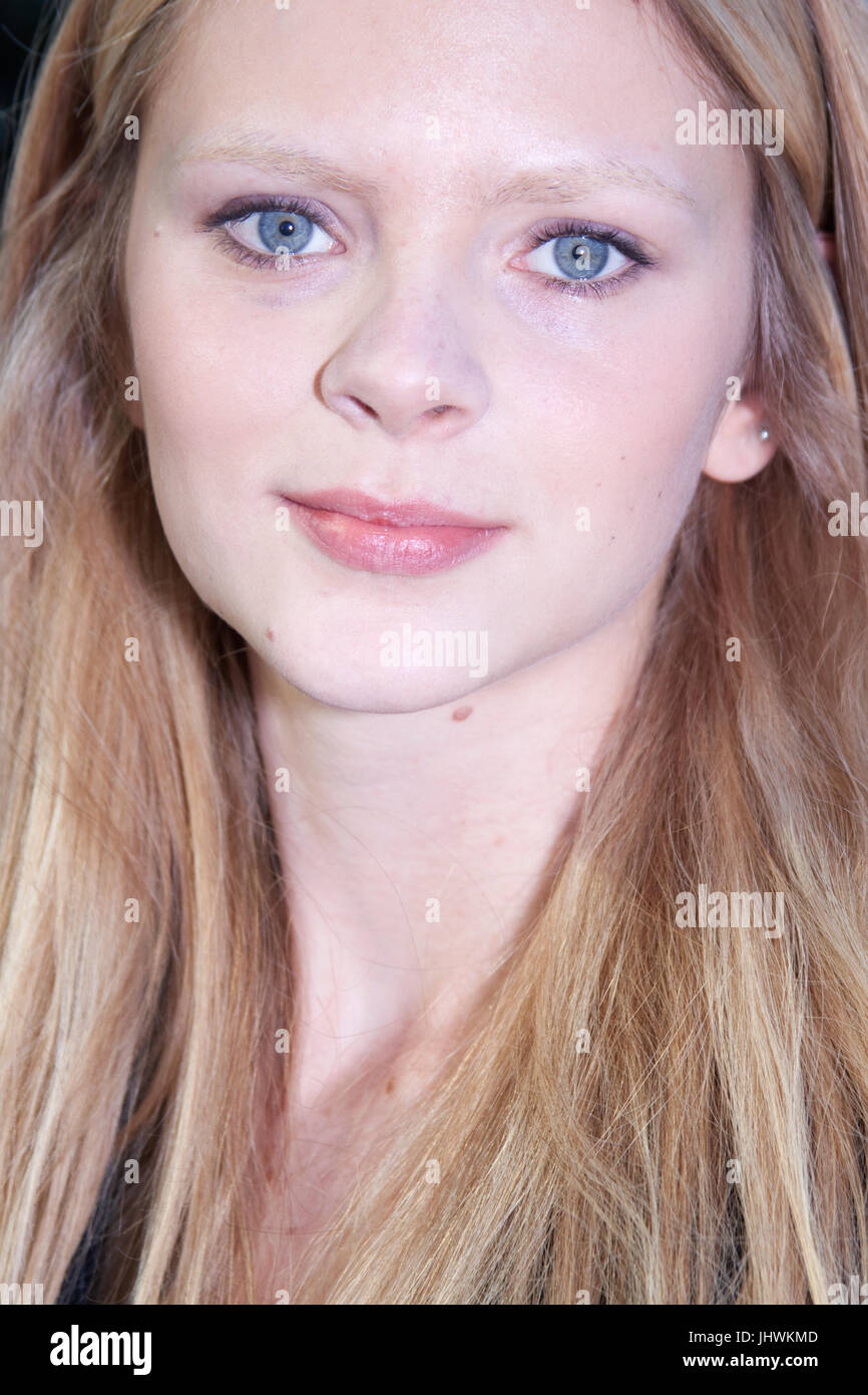 Beautiful glowing skin No makeup beauty portrait of Fashion model ...
